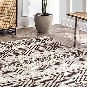 nuLOOM Helena Tribal High-Low Area Rug, 5' 3" x 7' 3", Brown