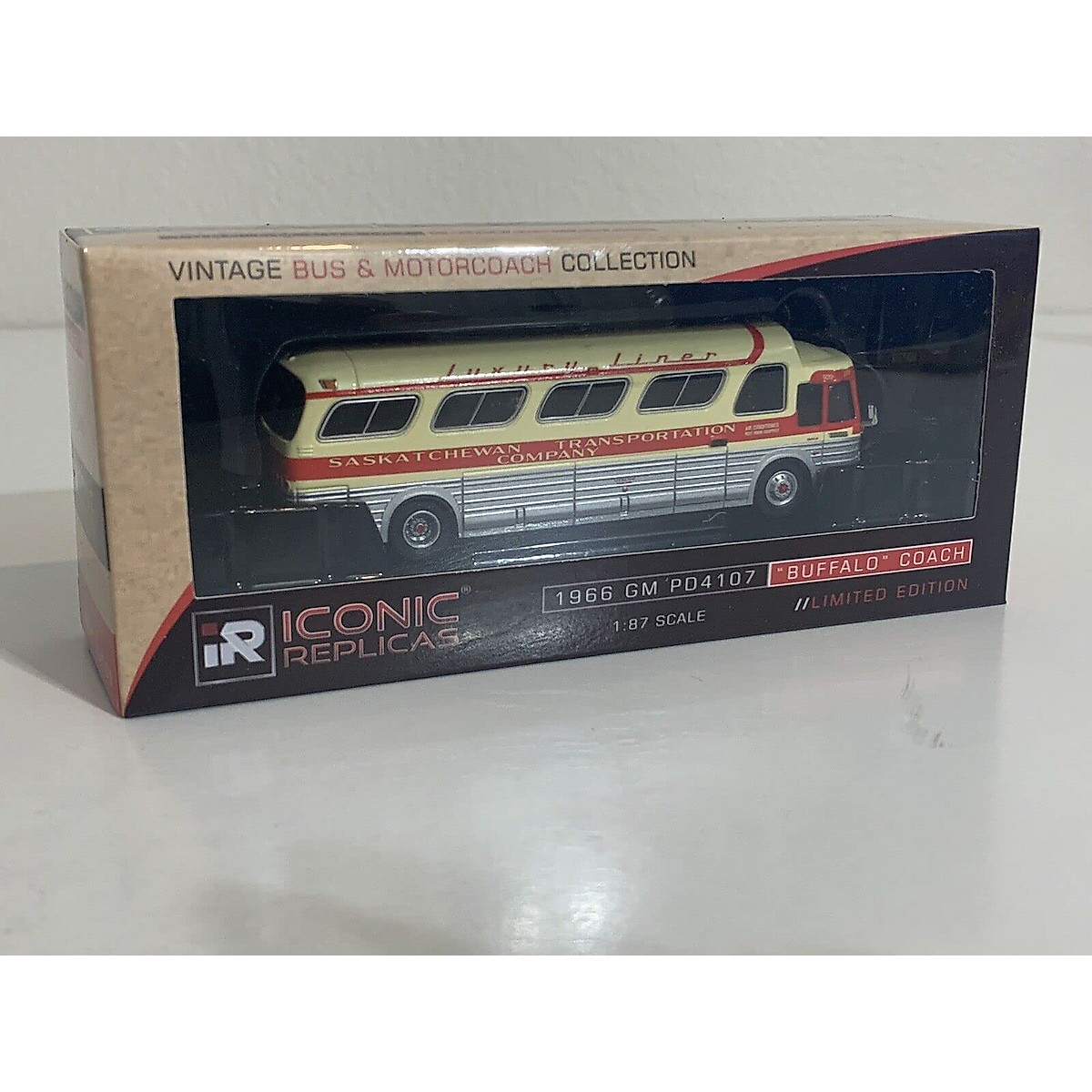 Iconic Replicas GM PD4107-Buffalo Coach Saskatchewan Transportation Company Canada 1:87-HO Scale New in The Box
