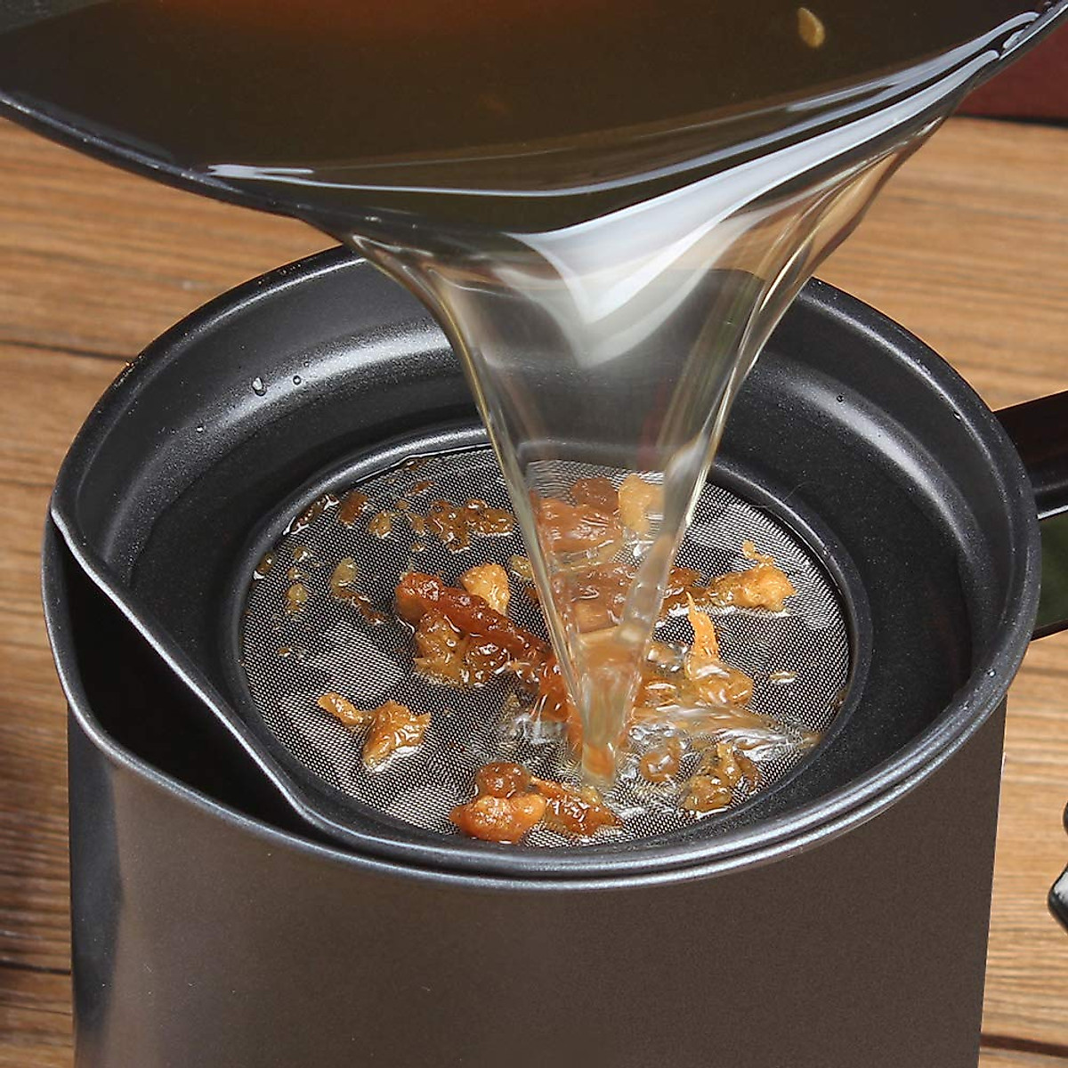 Ourokhome Bacon Grease Container with Strainer,1.3L / 5.2 Cup Kitchen Used Cooking Oil Storage Can Grease Keeper with Fine Mesh Strainer and Lid for Fat, Hot Frying Oil (Black)