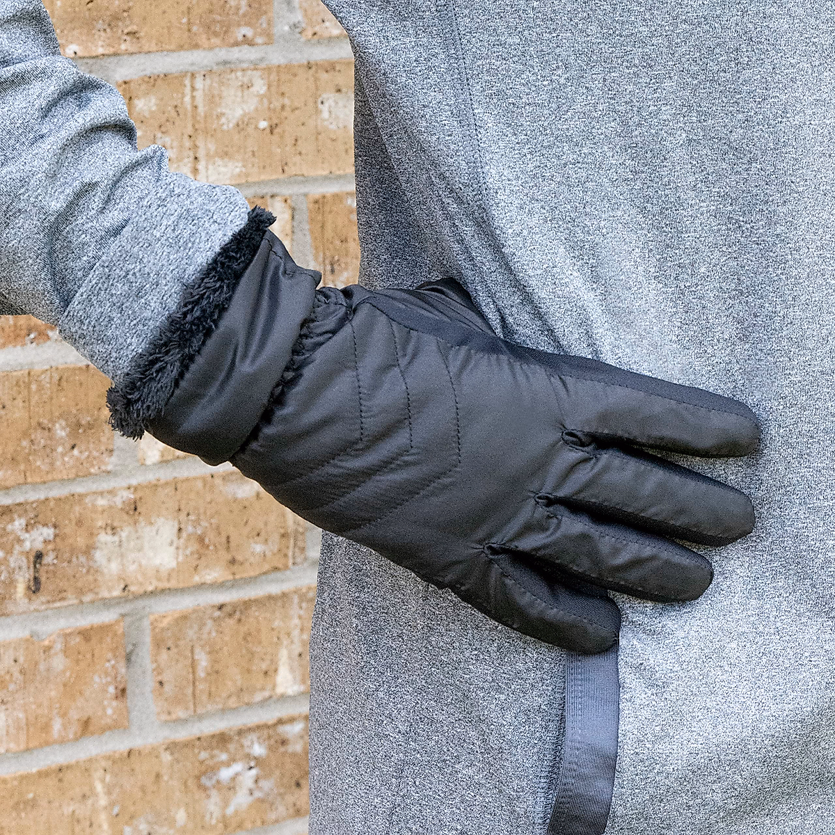 isotoner Women’s Recycled Sleekheat Stretch Chevron Quilted smartDRI Cold Weather Glove, Touchscreen Capable, Light Pink