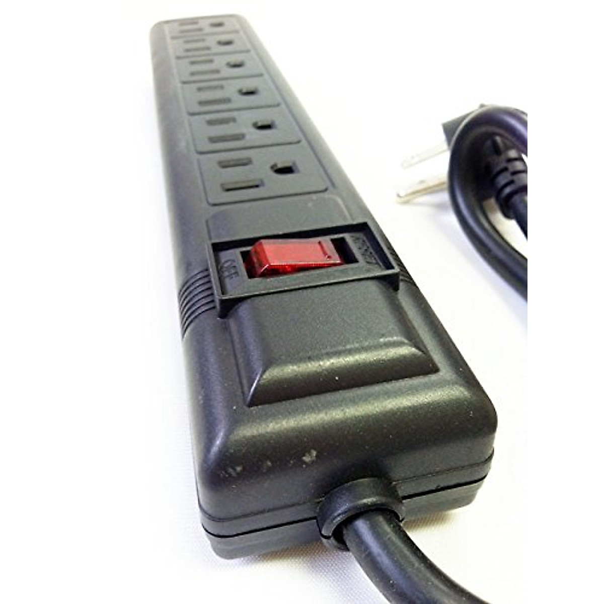 AVBcable LTS-6CXBB 6 Outlet Power Strip with a Right Angle Plug, Black