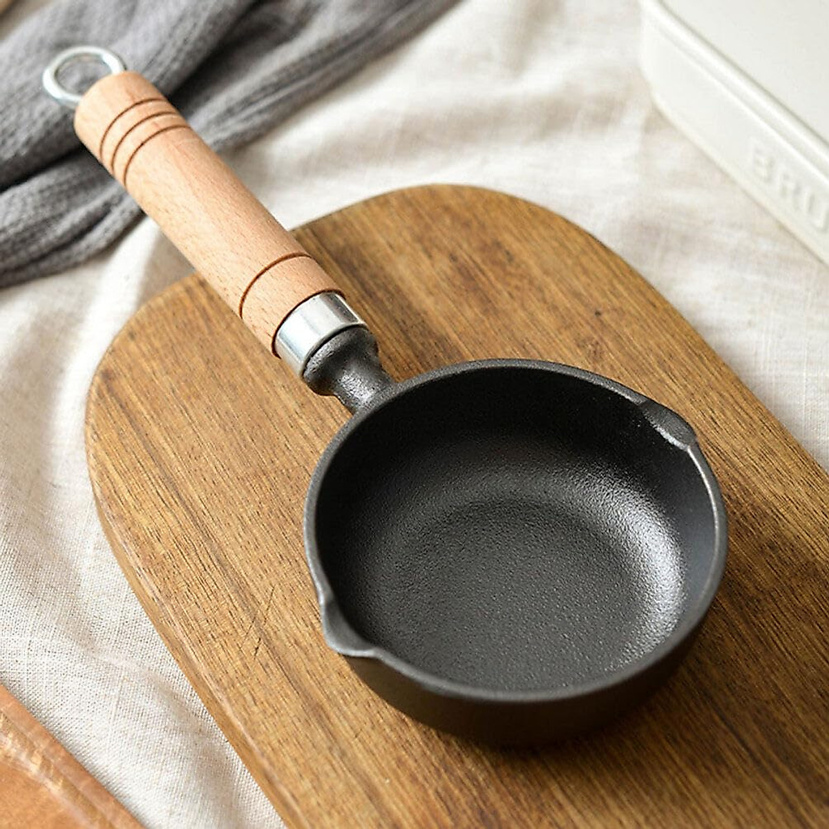 DEARMAMY Wok Small Metal Sauce Pot Iron Sauce Pan Pot with Spout Kitchen Sauce Pan Butter Melting Pot Oil Boil Pot Iron Pan Milk Warm Pan Butter Warmer Pot Metal Sauce Pot with Handle