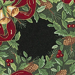 SAFAVIEH Vintage Poster Collection Area Rug - 6' Round, Black & Green, Handmade Christmas Wreath Novelty Wool, Ideal for High Traffic Areas in Living Room, Bedroom (VP323A)