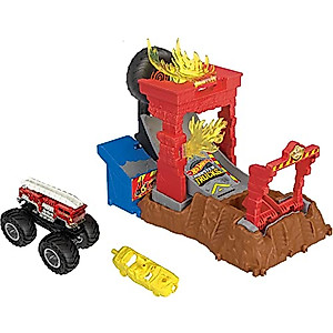 Hot Wheels Arena Smashers 5-Alarm Fire Crash Challenge Playset, 5-Alarm Toy Truck in 1:64 Scale & Crushable Car