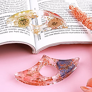 Prasacco 2 Pieces Book Page Holder, Dried Flower Resin Book Holders for Reading Thumb Ring Page Holder Flower Bookmark Reading Accessories for Readers Book Lovers Bookworm Bookmarks