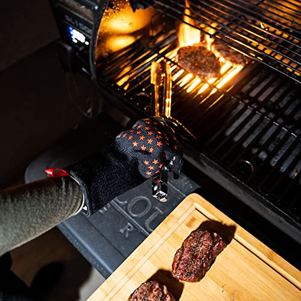 JayCee Grillin & Chillin 'Merica BBQ Gloves, 1472 Degree F Heat Resistant, Cut Resistant Lining, Non Slip Silicone, Machine Washable, Grilling, Baking, Cooking, Cutting