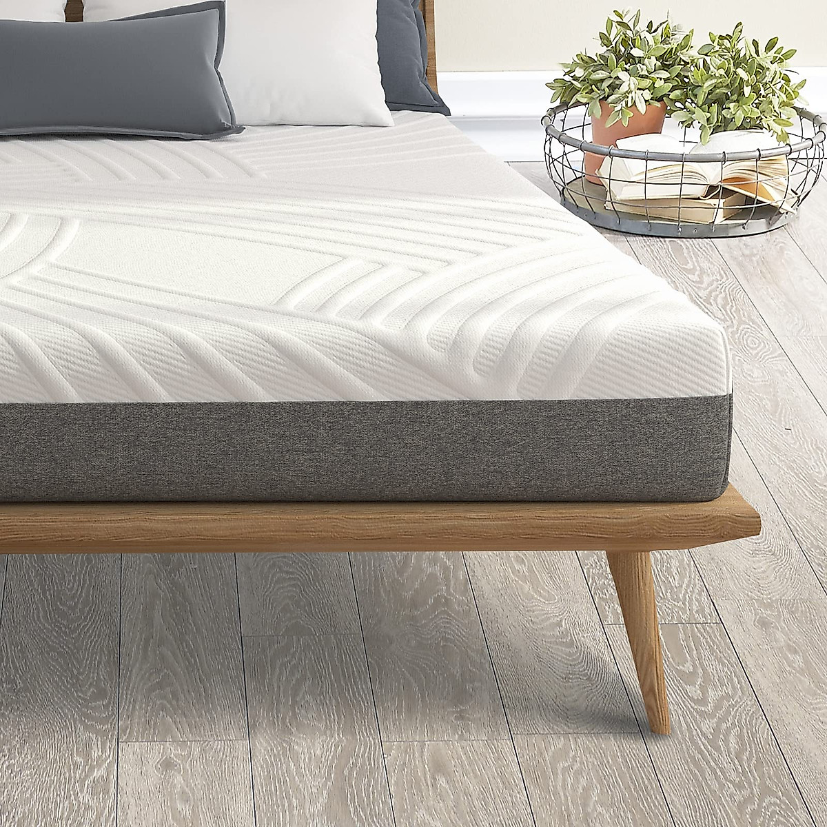 KOMFOTT 8 Inch Mattress Queen Size, Cooling-gel Memory Foam Mattress with Bamboo Charcoal Layer for Pressure Relief, Medium Firm Mattresses with Jacquard Cover, CertiPUR-US Certified Mattress in a Box