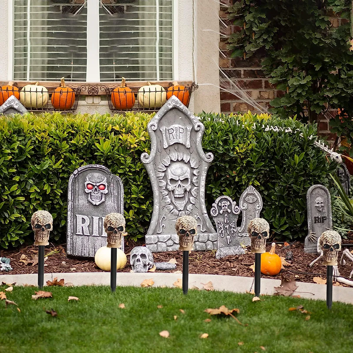 Funck 5PK Halloween Skull Pathway Lights, Waterproof & Battery Operated Skull Stake Lights for Halloween Decorations Outdoor Garden Yard Pathway Decor