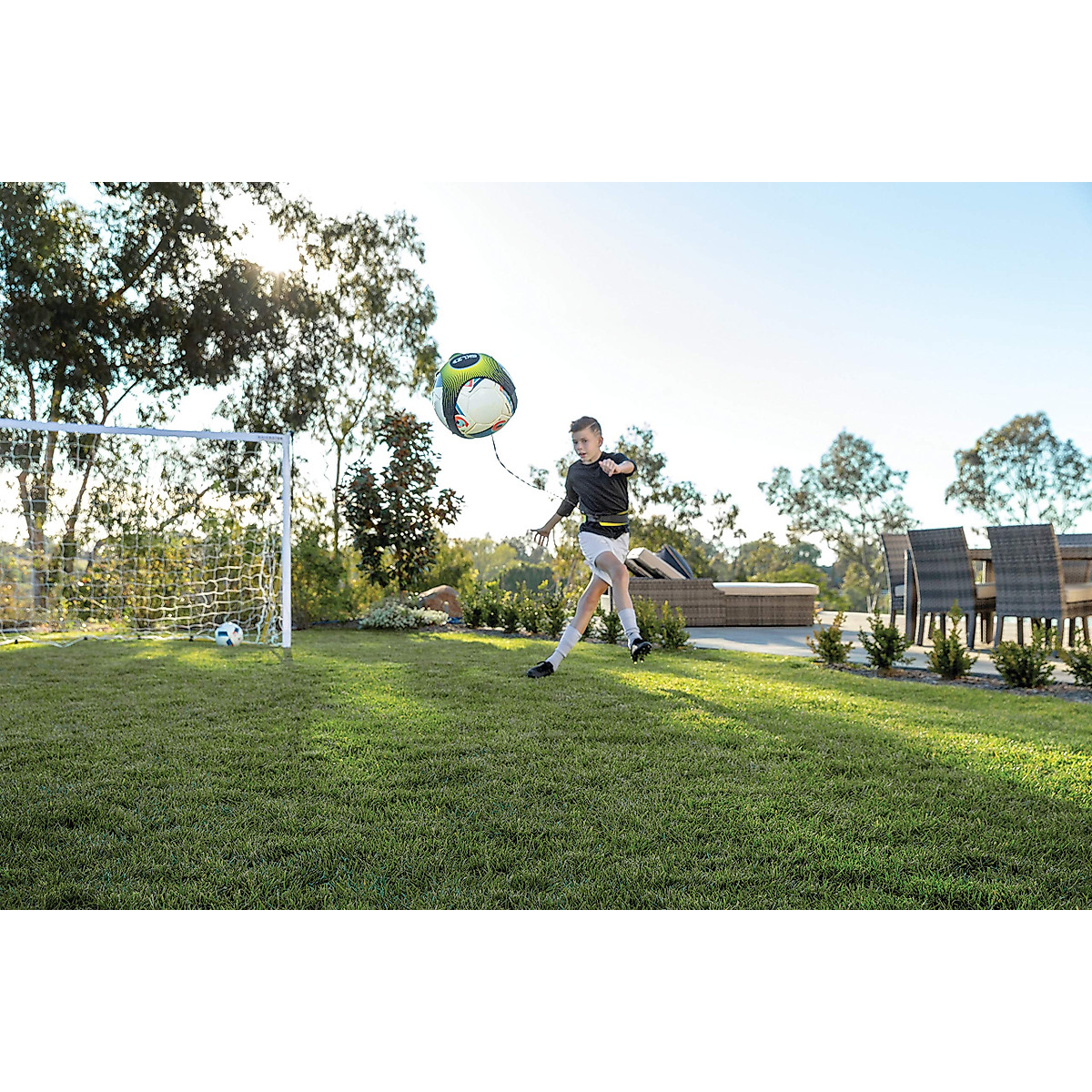 SKLZ Star-Kick Hands-Free Adjustable Solo Soccer Trainer - Fits Ball Sizes 3, 4, and 5 (Volt)