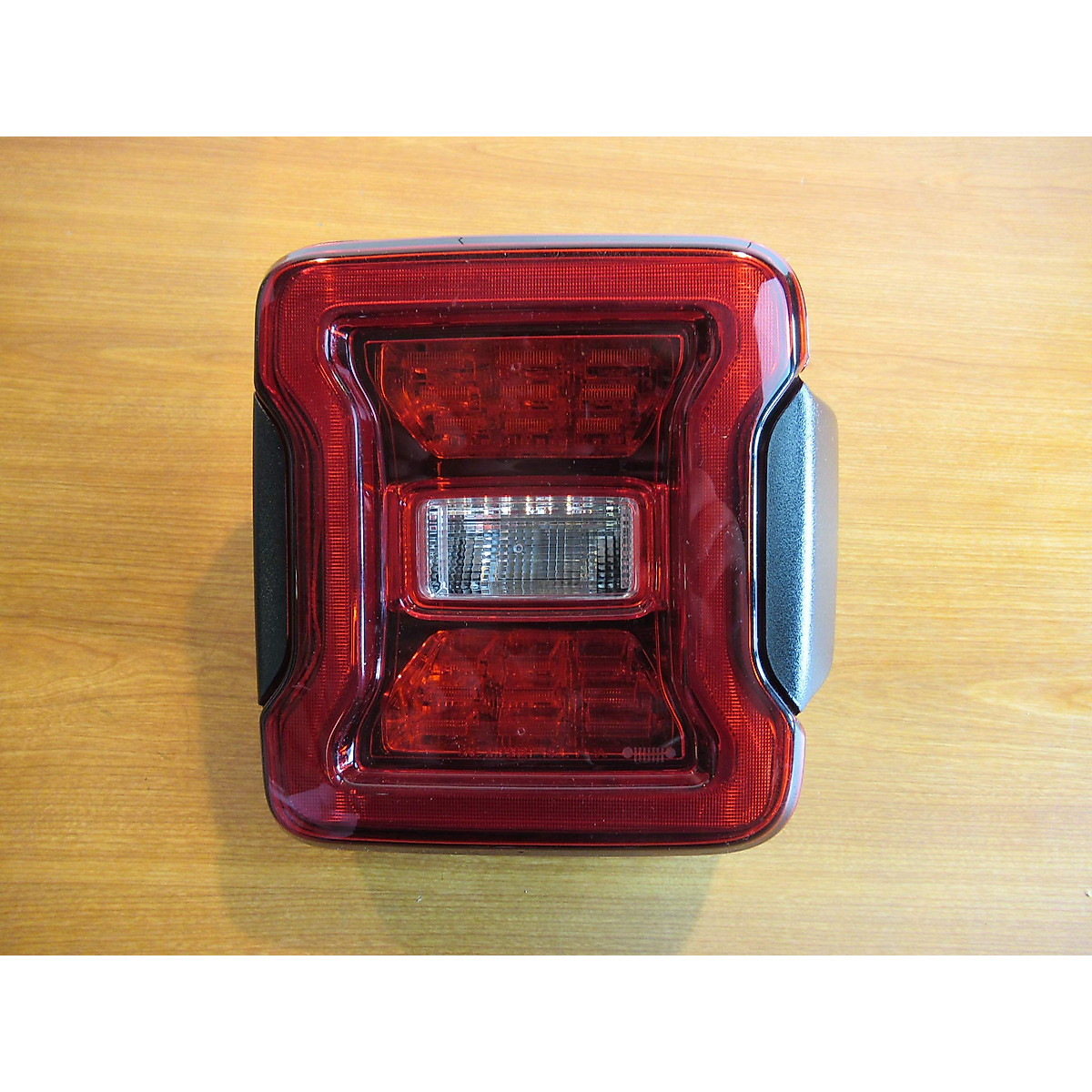 2018-2020 Jeep Wrangler JL Rear Right LED Stop & Turn Tail Lamp New Mopar OEM