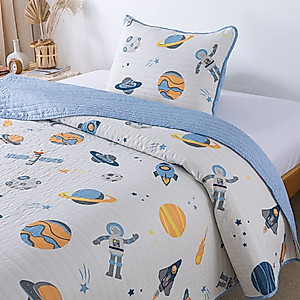 Soul & Lane Space Adventure Quilt Set - Queen Size with 2 Shams, Rocket and Planet Galaxy Themed Bedding, Solar System and Astronaut Design, Outer Space Quilted Bedspread for Kids