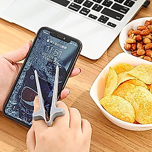 Heeloo 4pcs Finger Chopsticks for Gamers,Snack Clips,Gaming Finger Sleeves,Game Controllers,Game Accessories,Cell Phones Accessories,Gamer Gifts, Finger Tongs（Black，4 pcs）