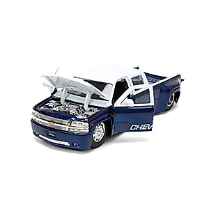 Jada Toys Just Trucks 1:24 1999 Chevy Silverado Dually Die-cast Car with Tire Rack, Toys for Kids and Adults