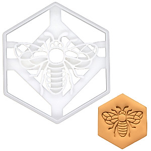 Realistic Bee cookie cutter, 1 piece - Bakerlogy