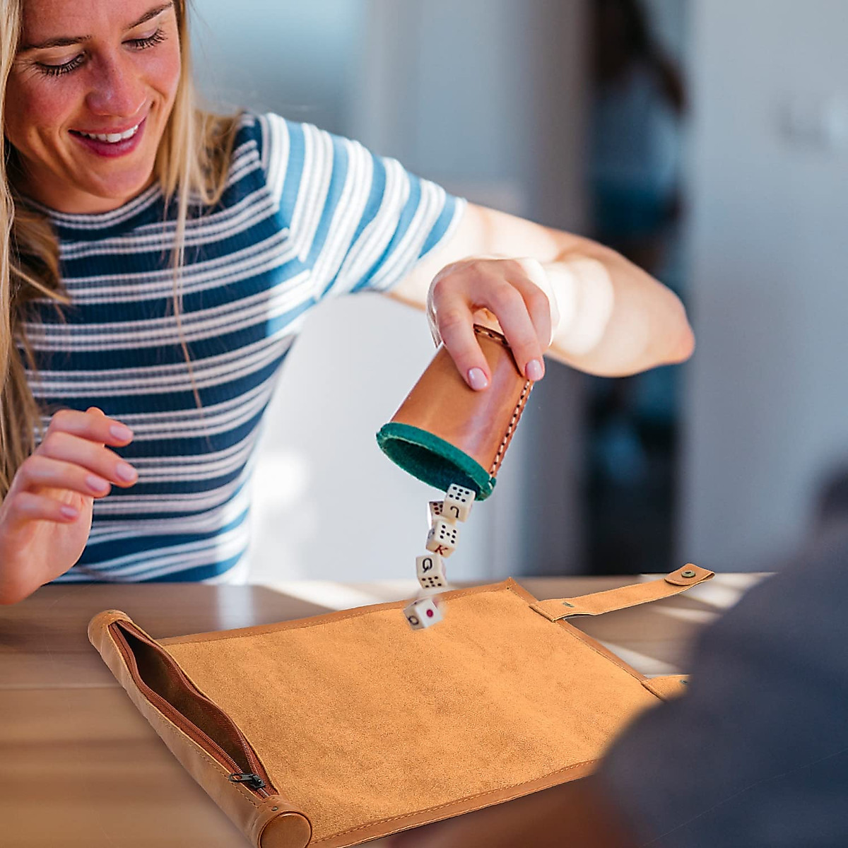 Lohoee 2Pcs Dice Rolling Mat PU Leather Dice Holder Tray with Zipper Folding Dice Bag for Dice Game Accessories (Brown and Purple)