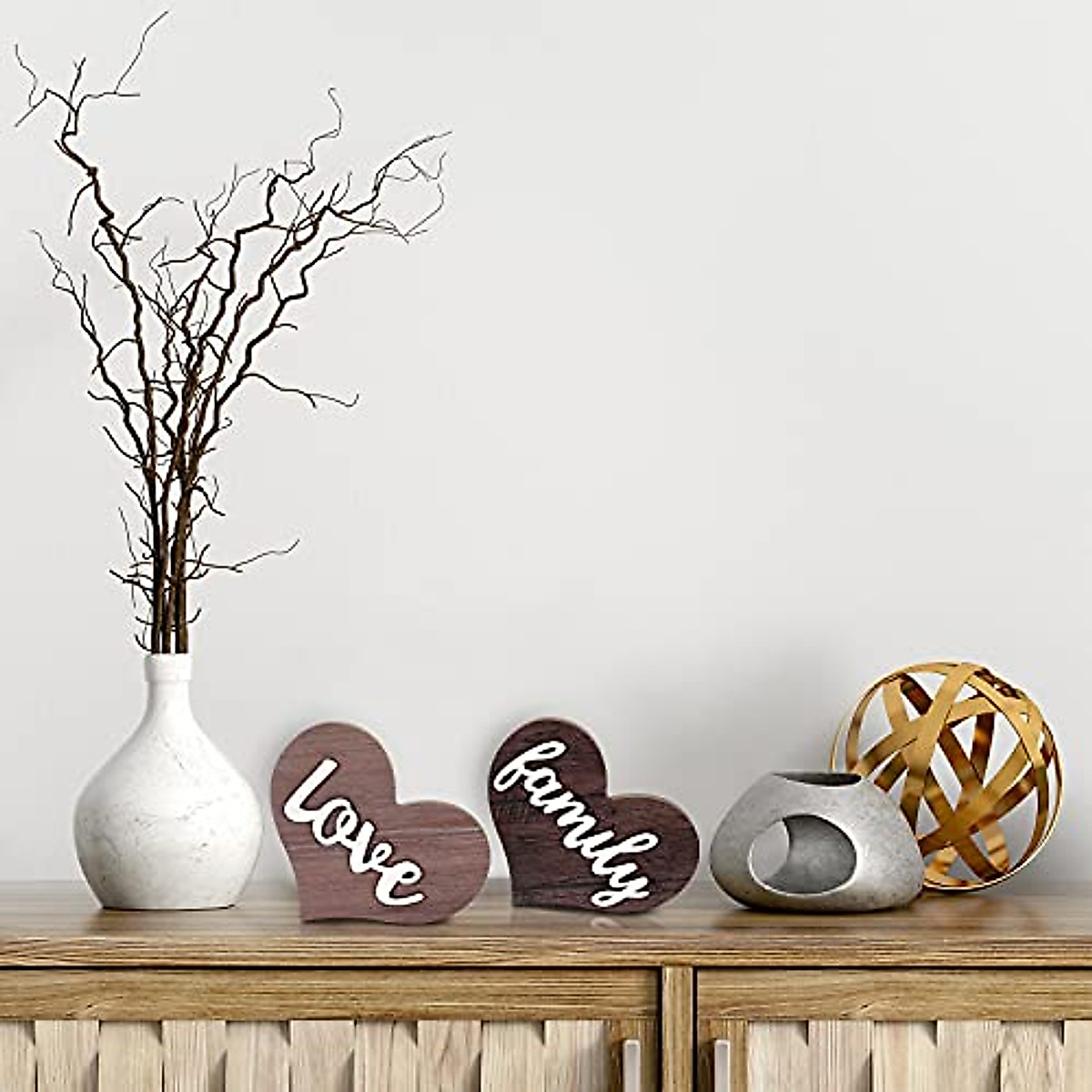 Jetec 2 Pieces Love Family Heart Wooden Sign Heart Shaped Wooden Decoration Rustic Table Sign Wooden Heart Table Centerpiece for Home Kitchen Living Room Bedroom Office Table Decor