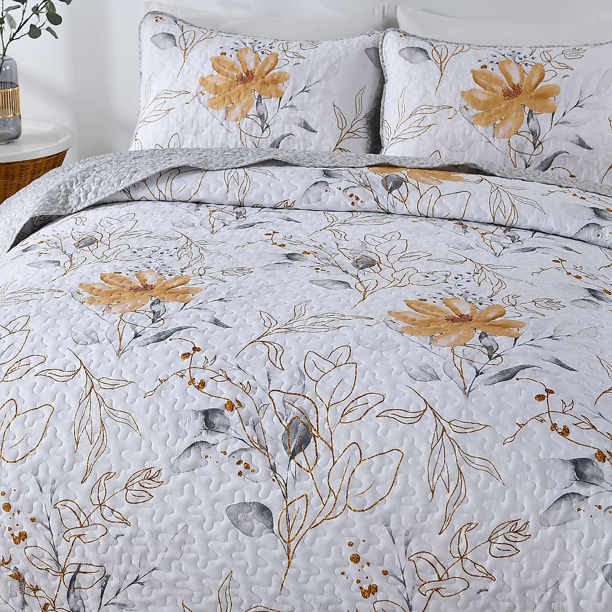 Yiran Floral Quilt Set Queen Grey Botanical Bedspread 3 Pieces Reversible Bedding Quilt Soft Microfiber Rustic Coverlet Sets with 2 Pillow Shams