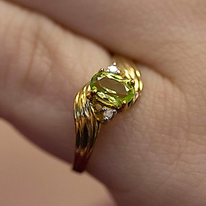 Direct-Jewelry 10k Yellow Gold Oval Peridot And Diamond Ring (Size 7)