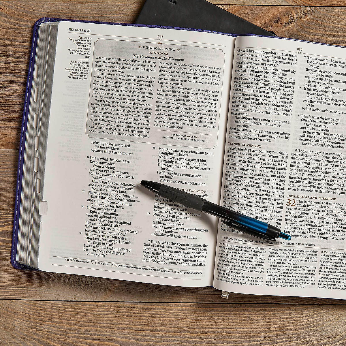 CSB Tony Evans Study Bible, Purple LeatherTouch, Indexed, Black Letter, Study Notes and Commentary, Articles, Videos, Charts, Easy-to-Read Bible Serif Type