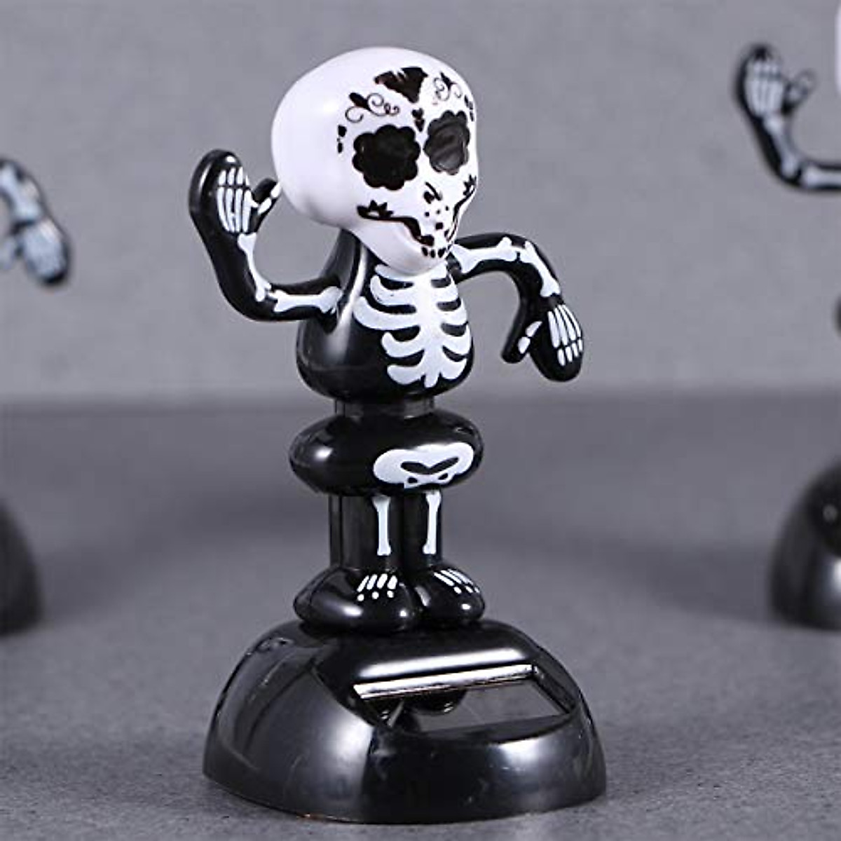 Car Dashboard Skull Halloween Car Dashboard Bobblehead Toy Scary Solar Powered Dancing Ghost Shaking Head Toy Table Desk Car Ornament Solar Bobblehead Figures