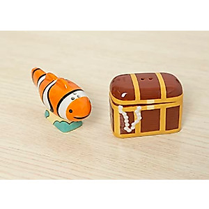 Pearhead Under the Sea Salt and Pepper Shaker Set, Fish And Treasure Chest Salt and Pepper Shaker Set, Home and Kitchen Décor, Unique Salt and Pepper Shaker Set