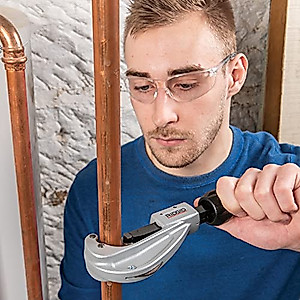 RIDGID 31632 Model 151 Quick-Acting Tubing Cutter with 1/4"-1-5/8" Cutting Capacity, Silver Black