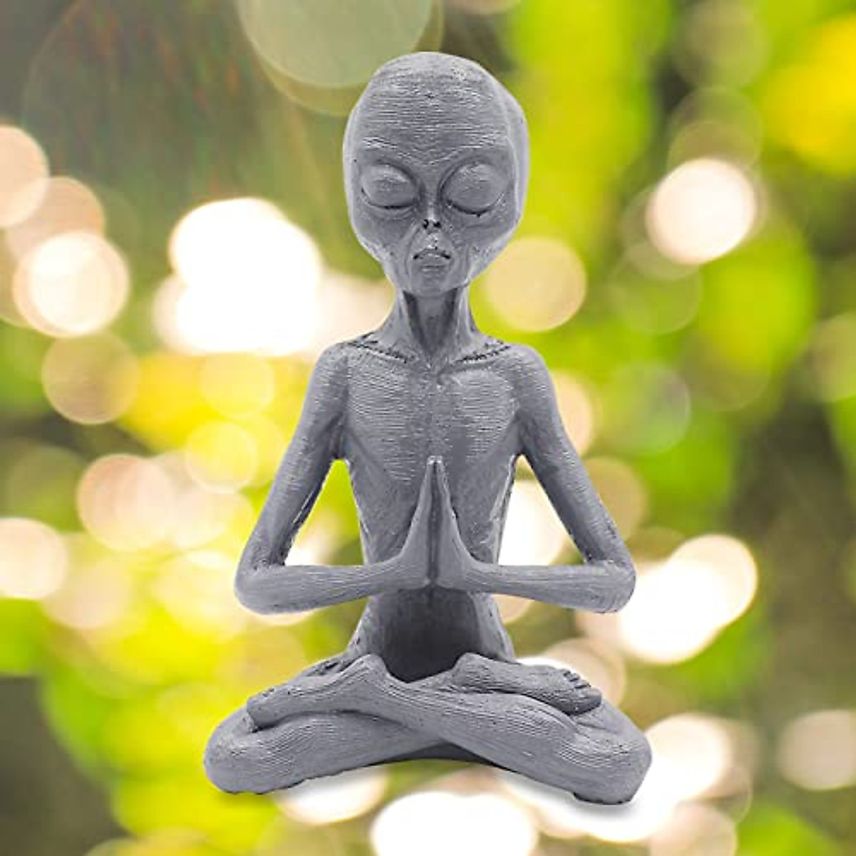 Dnoifne Garden Statue Meditating Alien Sculptures, Meditating Alien Resin Ornament, UFO Indoor Outdoor Garden Decor, Meditating Alien Figurines