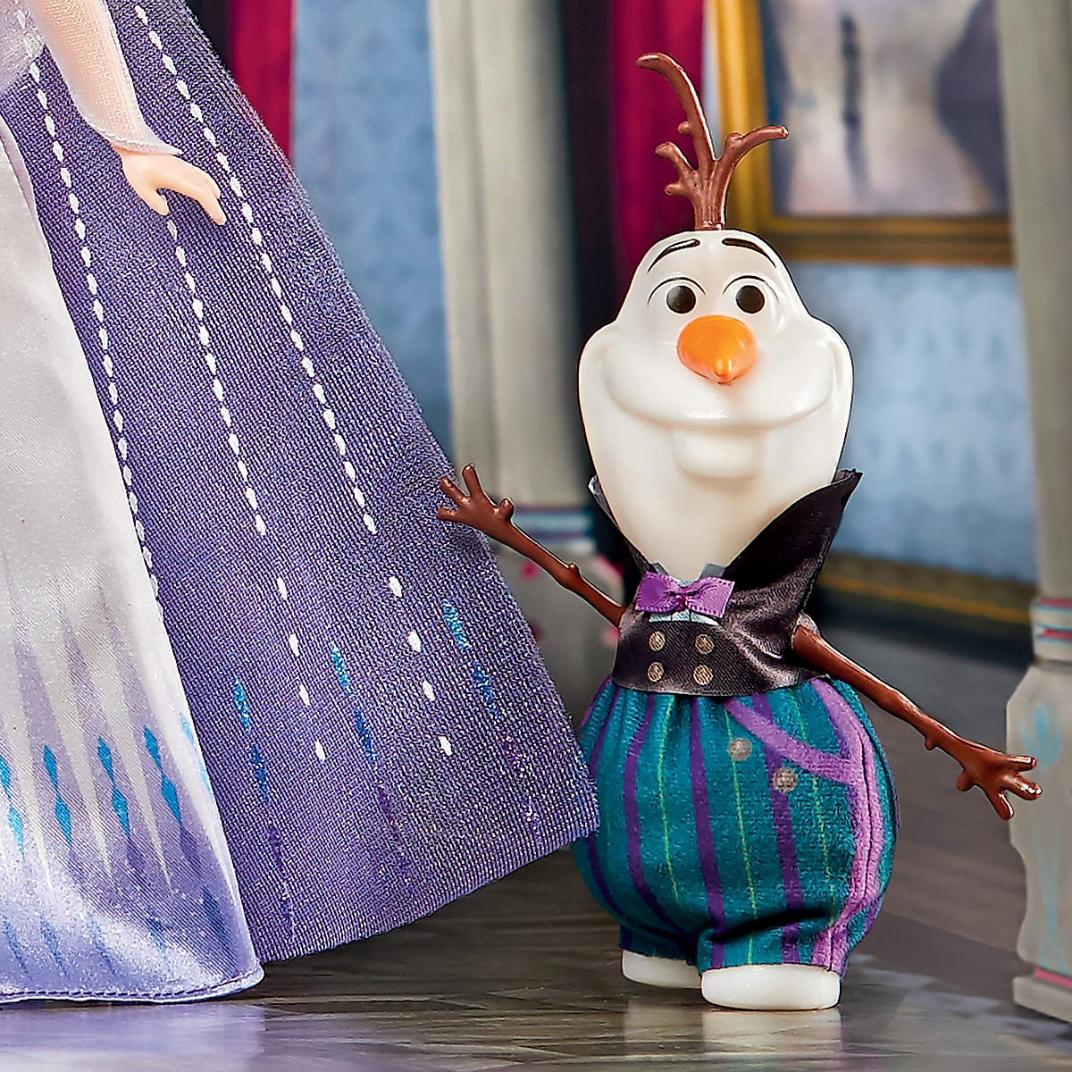 Disney Frozen 2 Frozen Finale Set, Anna, Elsa, Kristoff, Olaf, Sven Dolls with Fashion Doll Clothes and Accessories, Toy for Kids 3 and Up (Amazon Exclusive)