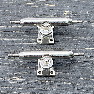 Yllo Simon Dee Complete 5 Ply Wood 100mm x 33mm Fingerboard with Upgraded 32mm Trucks, Lock Nuts, CNC Wheels