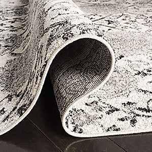 SAFAVIEH Madison Collection 4' x 6' Cream / Silver MAD600D Boho Chic Glam Paisley Non-Shedding Living Room Bedroom Accent Rug