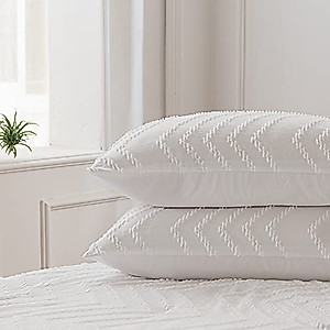 SLEEPBELLA Queen Comforter Set - White Tufted Bedding - Lightweight & Fluffy All-Season Comforter for Queen Bed (90x90In Comforter & 2 Pillowcases)