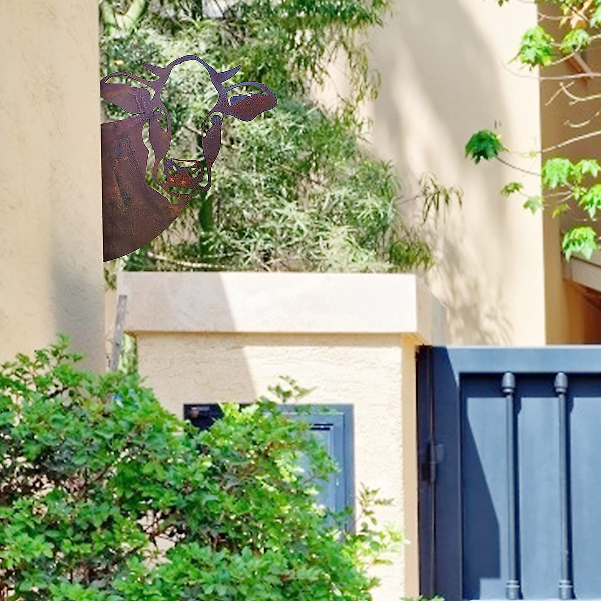 LYEAA Metal Cow Peeking Yard Art, Cow Cattle Wall Decor, Farm Peeping Cattle Metal Wall Art for Farmhouse Outdoor Garden Decor, Farm Fence Modern Artwork Home Decor