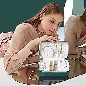 V-LAFUYLIFE Velvet Jewelry Box ,Small Travel Jewellery Box for Women,Portable Jewelry Case Organizer for Rings Bracelets Earrings Organizer（Green）