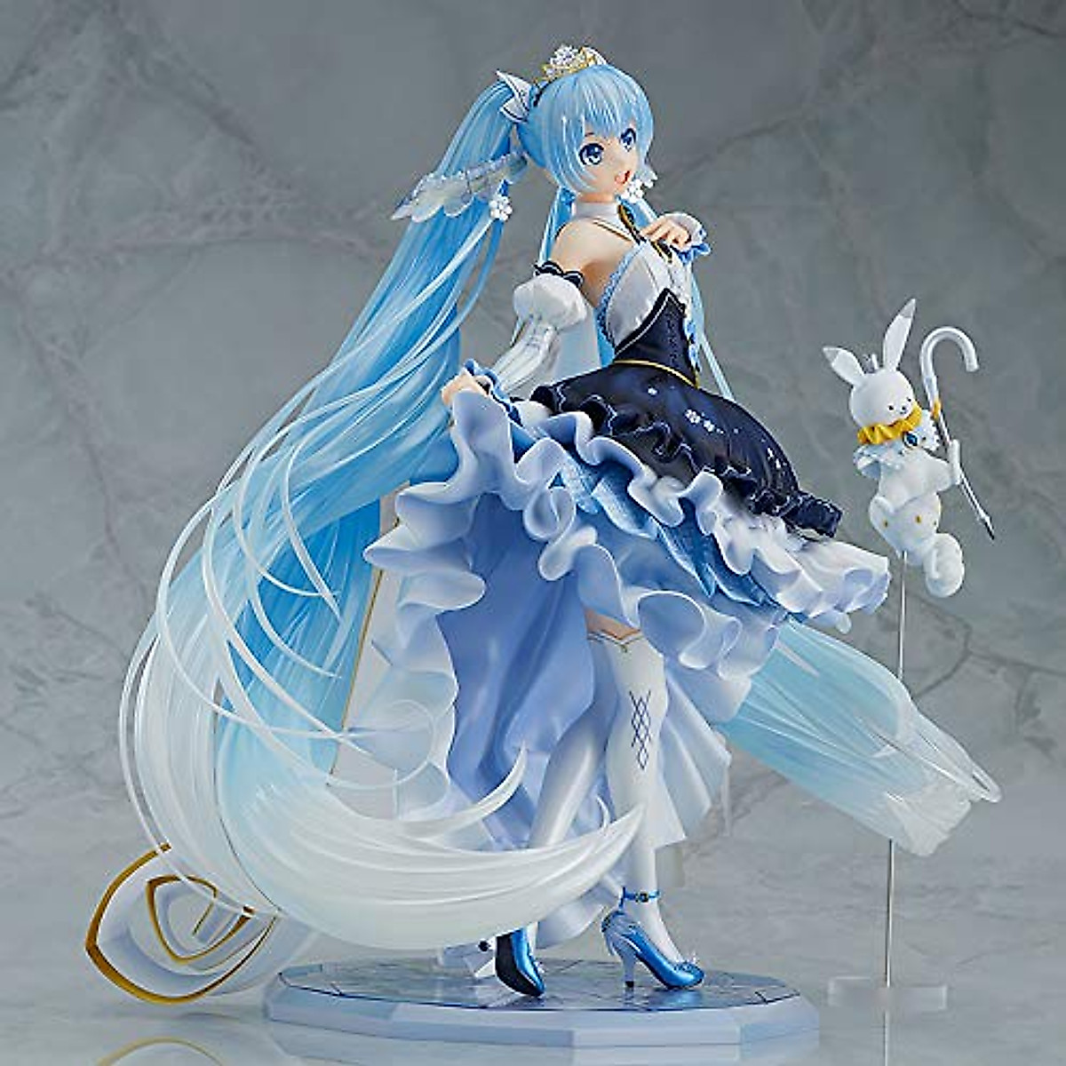 Good Smile Character Vocal Series 01: Hatsune Miku Snow Princess Version 1: 7 Scale PVC Figure,Multicolor,G94134