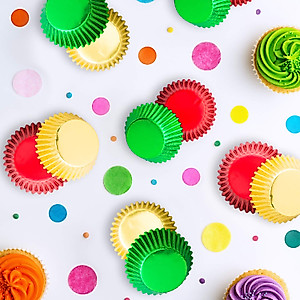 Whaline 300Pcs Foil Metallic Cupcake Liner Baking Cups, Muffin Tins Treat Cups Foil Metallic Cupcake Liners for Christmas Party, Weddings, Birthdays, Baby Showers, Standard Size (Red, Green, Gold)