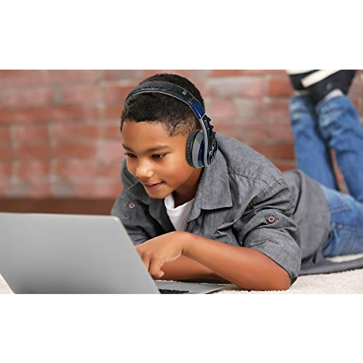 eKids Batman Bluetooth Headphones for Kids, Wireless Headphones with Microphone for Video Call or Zoom Meeting, for Fans of Batman Merchandise and Gifts