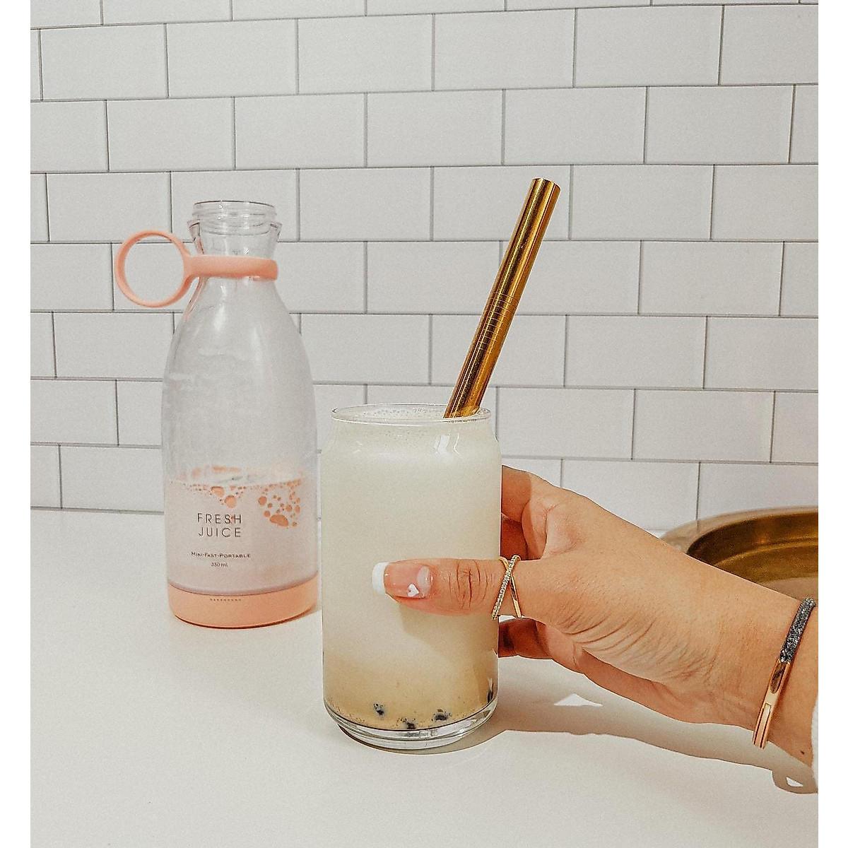 Portable Mini Blender for Fresh Juice, Smoothies, Shakes with Magnetic Wireless Charging (Personal Travel Blender for On The Go Blending) (White)