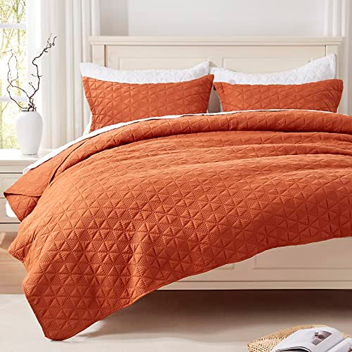 Burnt Orange Queen Size Quilt Bedding Sets-3 Pieces, Lightweight Summer Bedspread/Coverlet-90''x98'', Luxurious Soft 3D Ultrasonic Microfiber Bed Quilt for All Seasons (Includes 1 Quilt,2 Shams)