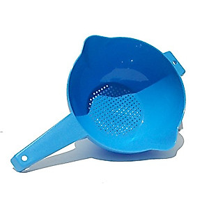 Tupperware Strainer 2 Quart Colander with Handle in Blue