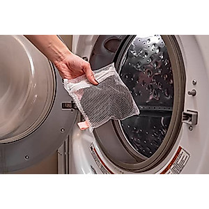 S&T INC. Reusable Makeup Remover Pads with Laundry Bag, Wash Cloths for Your Face, Microfiber Face Cloths Clean Makeup, Eyeliner, Mascara, and Oil from Skin, Black, 4 Inch Diameter, 5 Pack