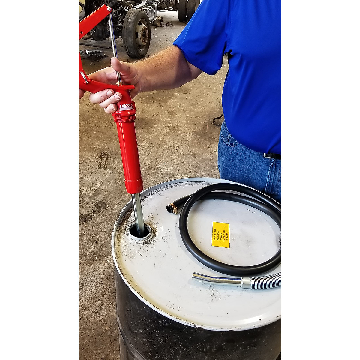 Lincoln 1335 Heavy-Duty Lever-Action Fluid Transfer Pump for 16- to 55- Gallon Drums, 8.5 Fl. Oz. Per Stroke, Adjustable Two-Position Handle for Pumping Low- to High-Viscosity Fluids