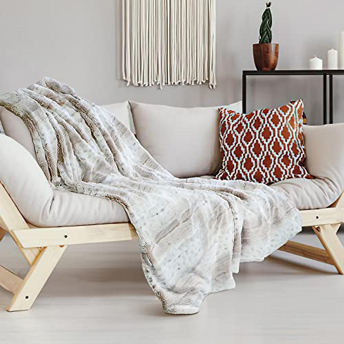 Kurrajong Farmhouse Luxurious Caramel and White Soft Throw Blanket for Couch | Elegant Faux Fur Blanket Bed Throw | Large Faux Fur Blanket 55" x 70" | Marbled Caramel and White Blanket Throw