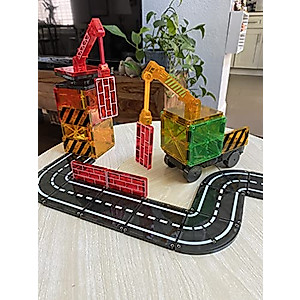 Magna-Tiles Builder Set, The Original Magnetic Building Tiles for Creative Open-Ended Play, Educational Toys for Children Ages 3 Years + (32 Pieces)