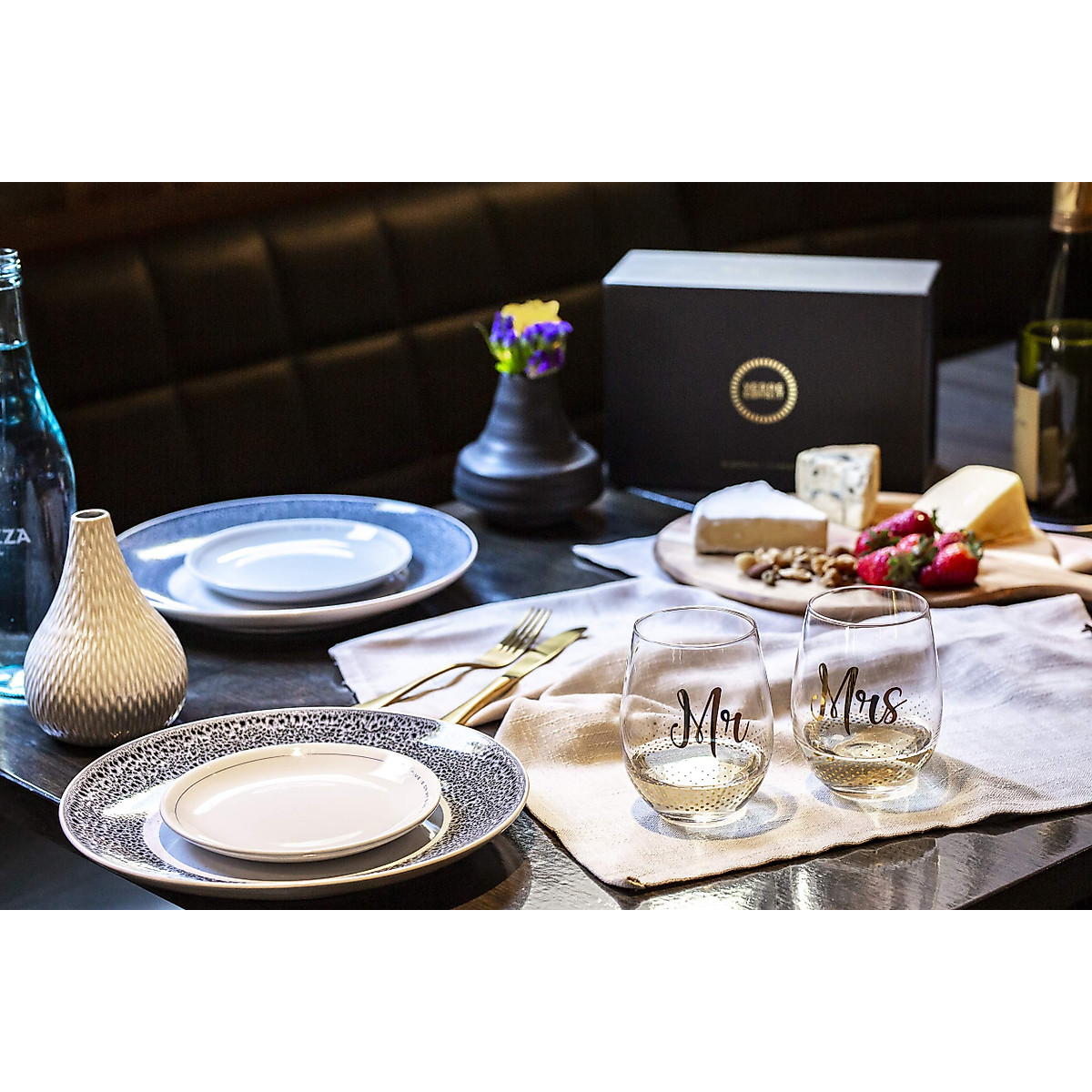 VERRE ESPRIT Mr and Mrs Wine Glasses, Stemless Wedding Glasses for Bride and Groom, Bride and Groom Glasses with Gold Lettering, Mr and Mrs Glasses set of 2, Crystal Wedding Wine Glasses