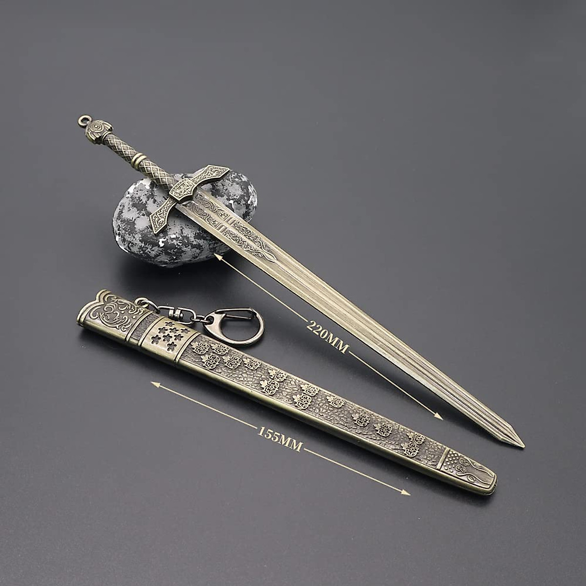 Elden Ring Vagabond Banished Knight's Greatsword Colossal Sword Action Figures Toys Collection Gift Party Supplies Desk Decoration Backpack Pendant Gift