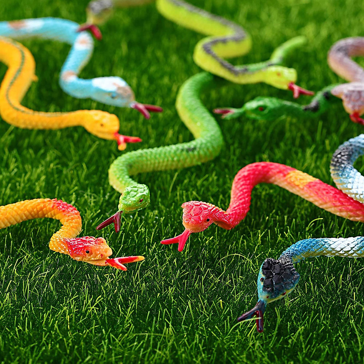 Blulu 24 Realistic Mini Rubber Snakes for Halloween Fun