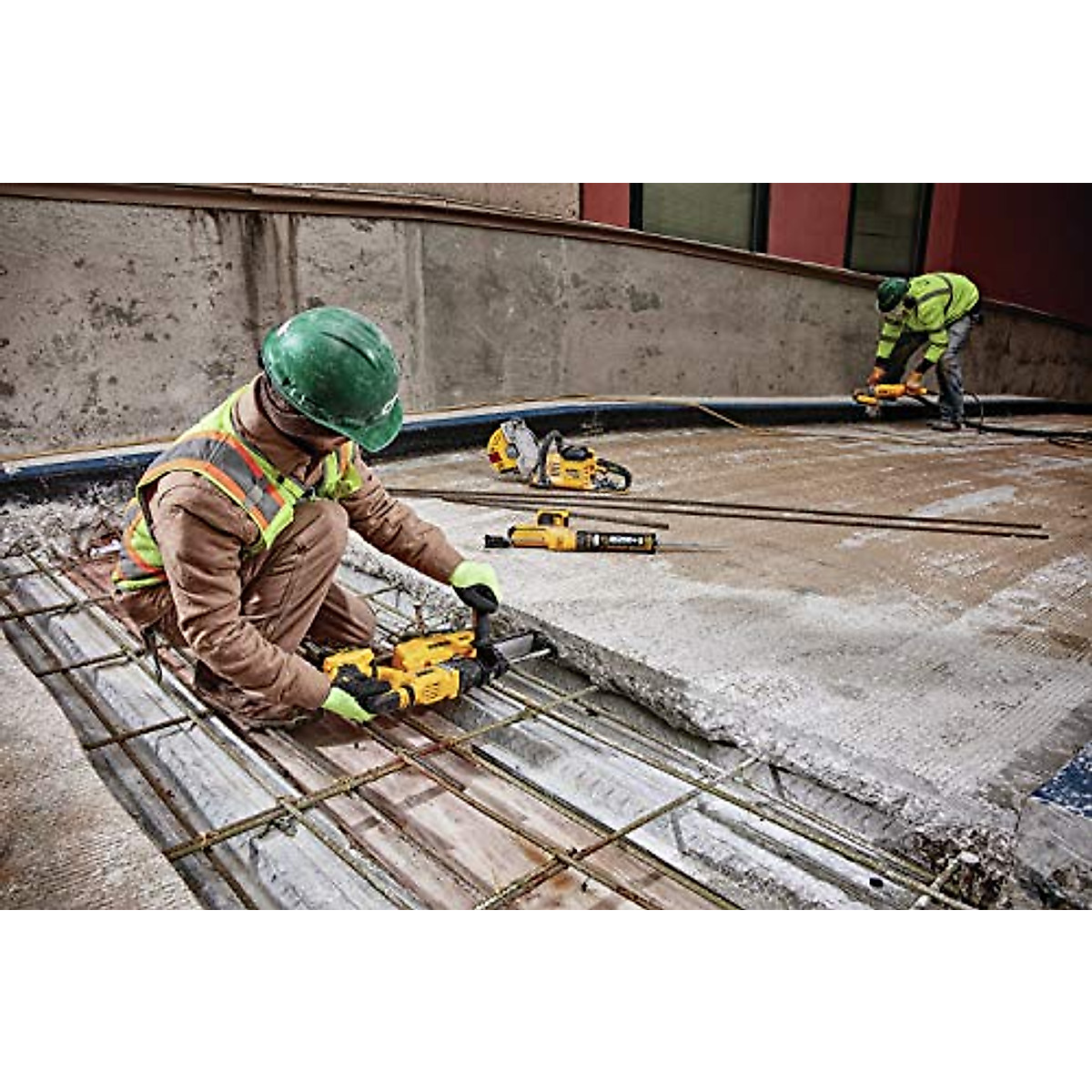 DEWALT 20V MAX Rotary Hammer, SDS Plus, L-Shape, On-Board Dust Extractor, 1-1/8-Inch (DCH263R2DH)