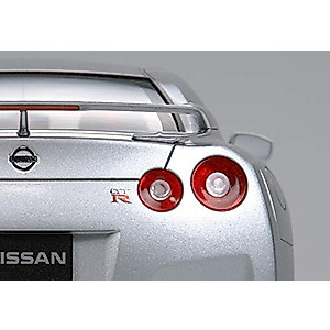 Tamiya Nissan GT-R R35 - 1/24 Scale Model Kit 24300