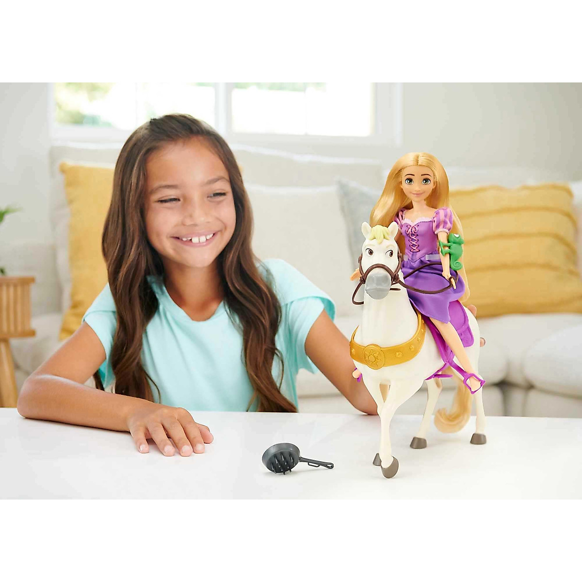 Mattel Disney Princess Toys, Rapunzel Fashion Doll & Maximus Horse Set with Saddle, Brushable Tail, Styling Accessories & Pascal Figure