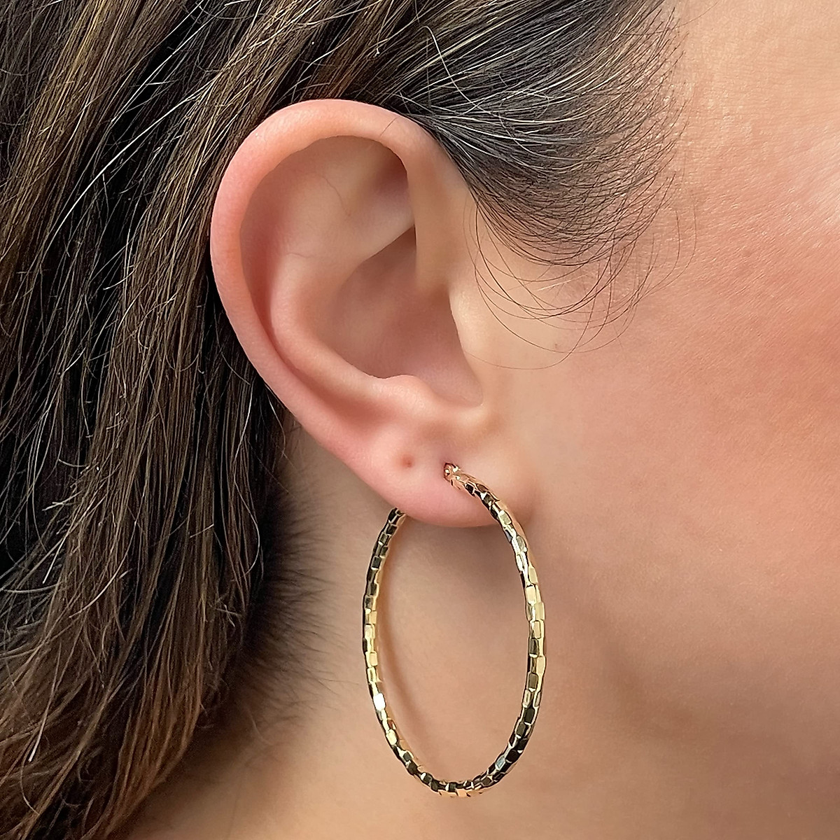 Italian 14k Yellow Gold Faceted 2.5mm 1.75" Diameter Round Hoop Earrings 3 grams